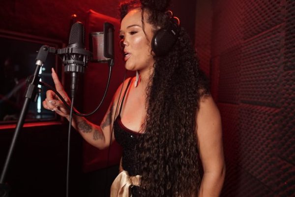 Meire D’Origem fala sobre 'Sempre Estive Aqui', seu primeiro EP solo ...